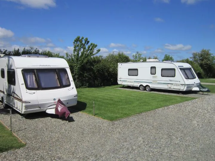 Fron Caravan & Camping Park - CamplinQ
