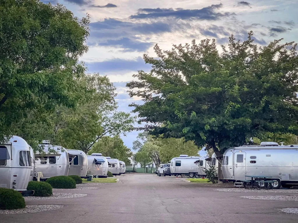 American RV Resort - CamplinQ