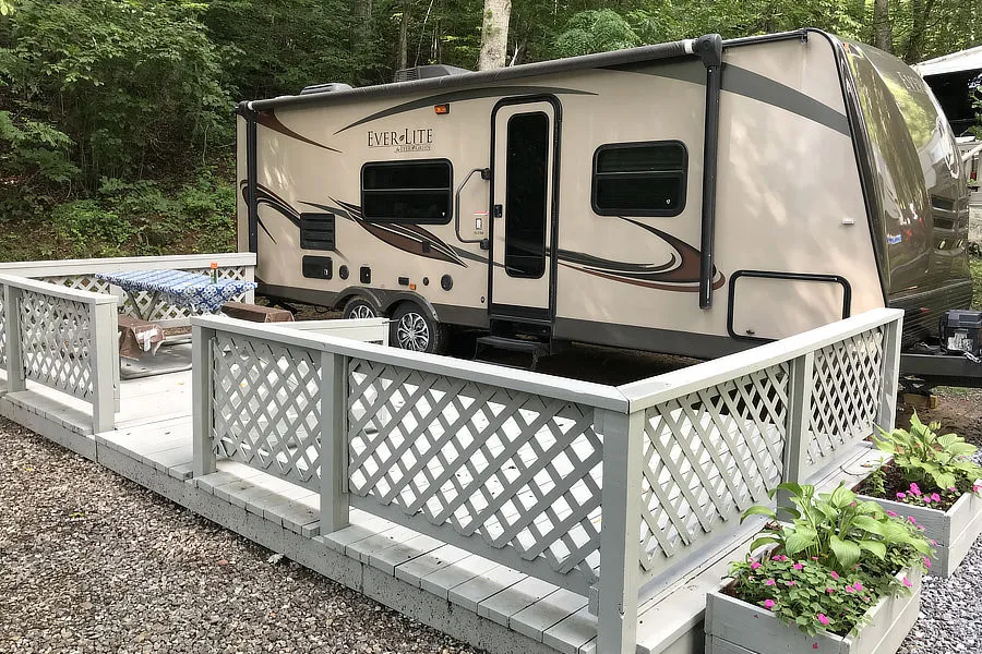 Holly Cove RV Resort & Cabins - CamplinQ