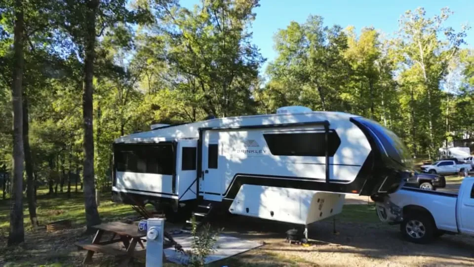 The Narrows Riverside RV Resort - CamplinQ